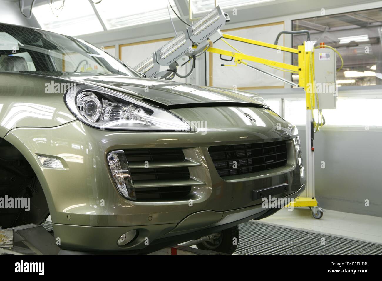 Autoproduktion hi-res stock photography and images - Alamy