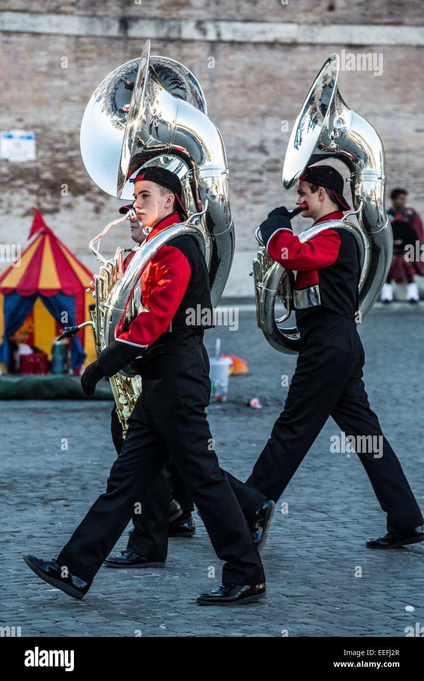 College majorettes hi-res stock photography and images - Alamy
