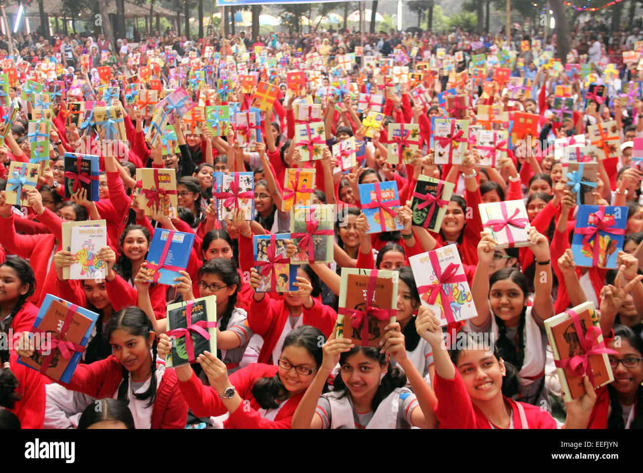 Children reading from textbook hi-res stock photography and images - Alamy