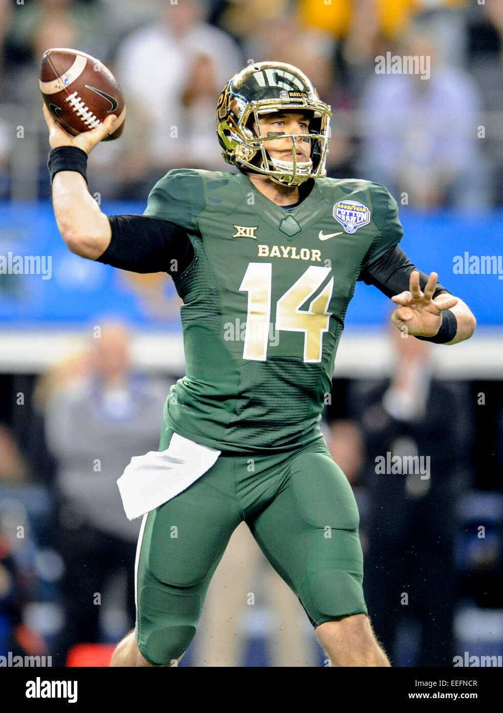 Baylor Bears quarterback Bryce Petty (14) throws a pass against ...