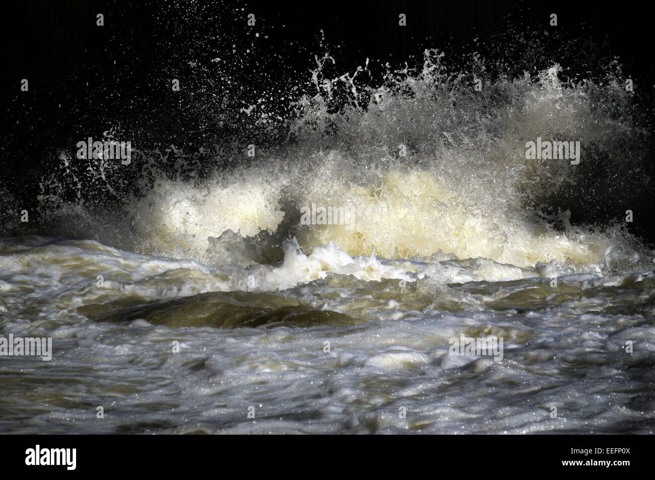 Rushing water with splashes captured at high speed Stock Photo - Alamy