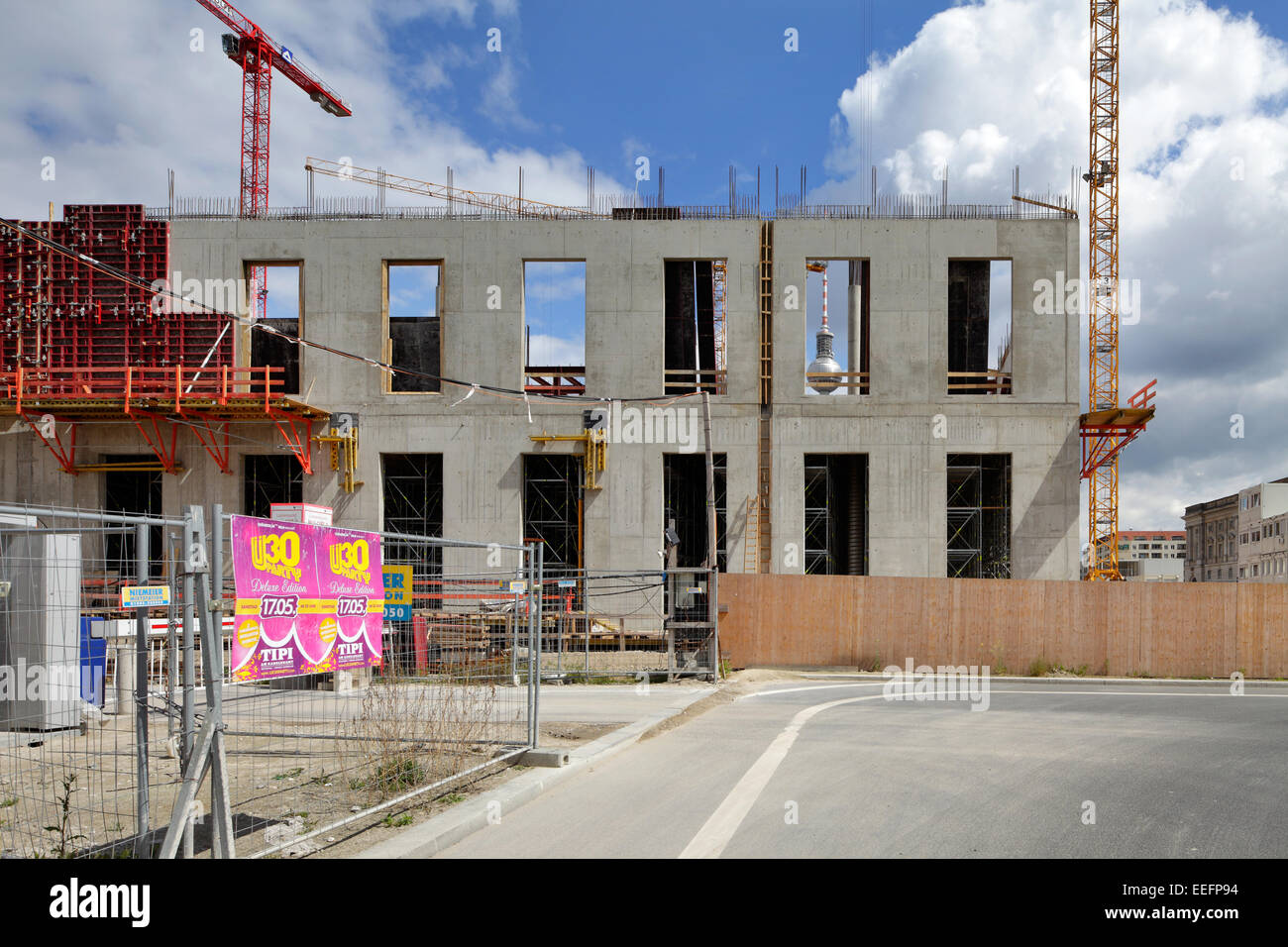 The berlin wall construction cranes hi-res stock photography and images ...