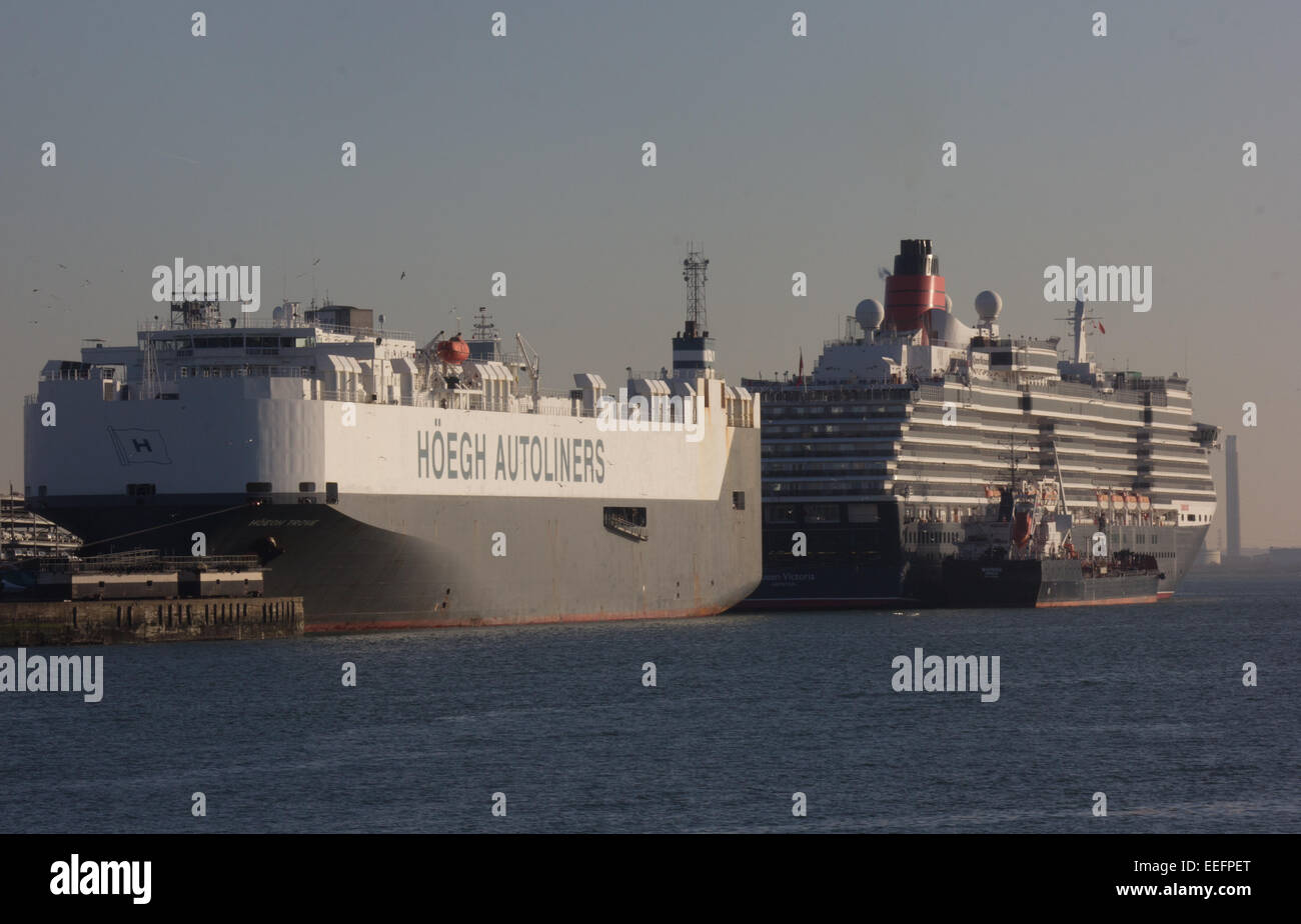 The Queen Mary 2 cruiseliner alongside the cargo ship, Hoegh Trove in ...