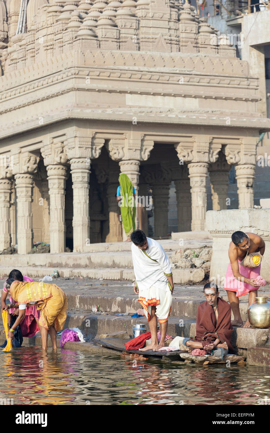 Hindus bathing and praying in the Ganges river, Scindia ghat Stock ...
