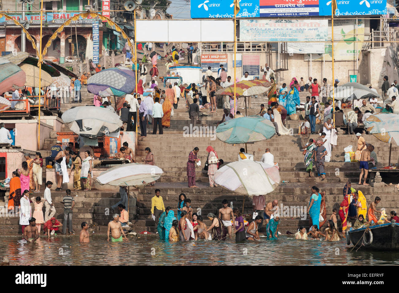 Hindu bathing ceremony hi-res stock photography and images - Alamy