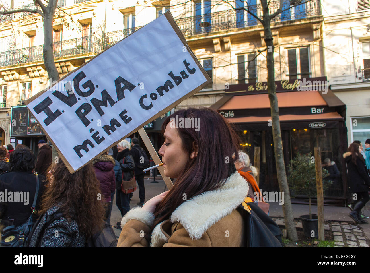 Women signs profile marching street hi-res stock photography and images ...