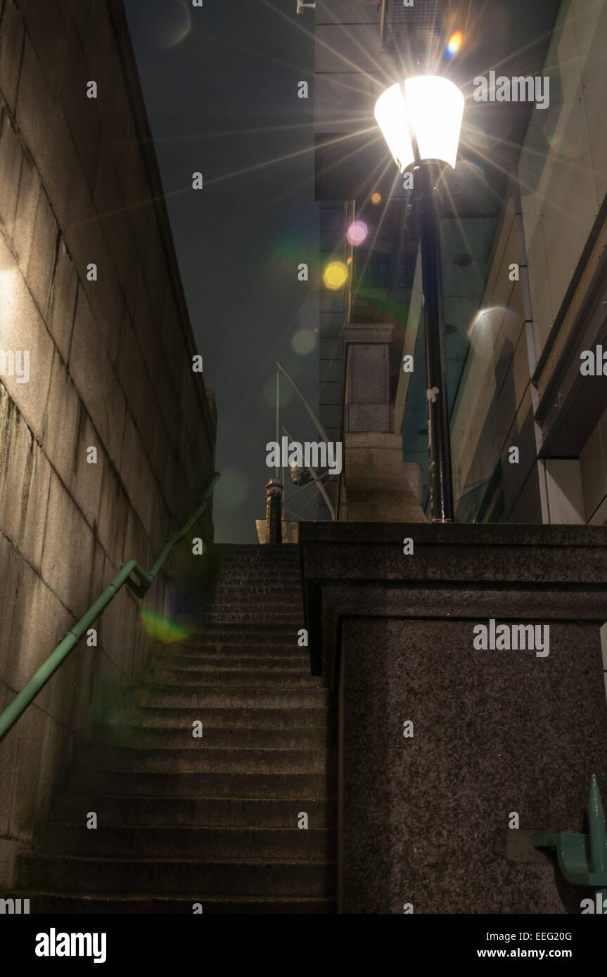 London alley steps hi-res stock photography and images - Alamy