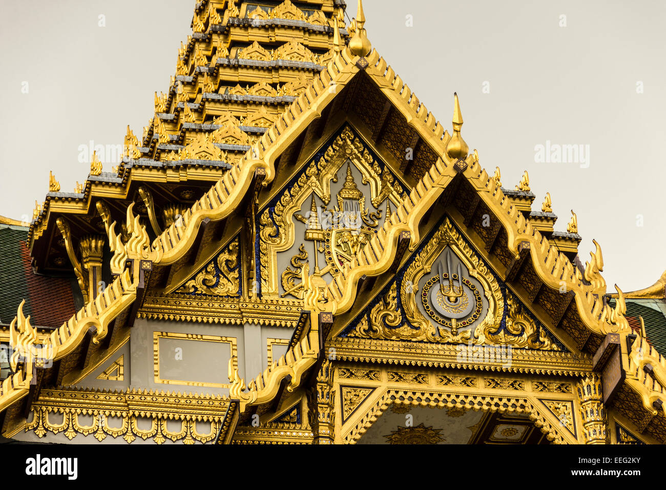 Grand palace roof bangkok temple hi-res stock photography and images ...