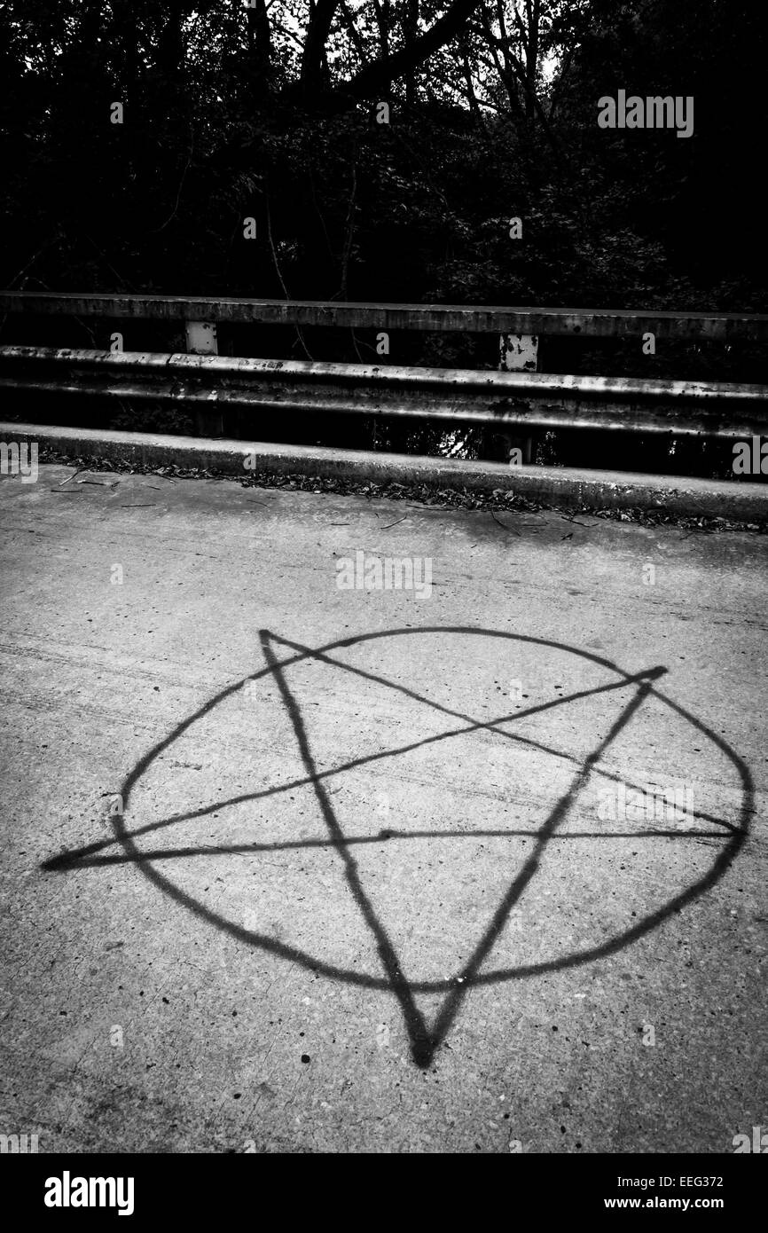 Pentagram hi-res stock photography and images - Alamy