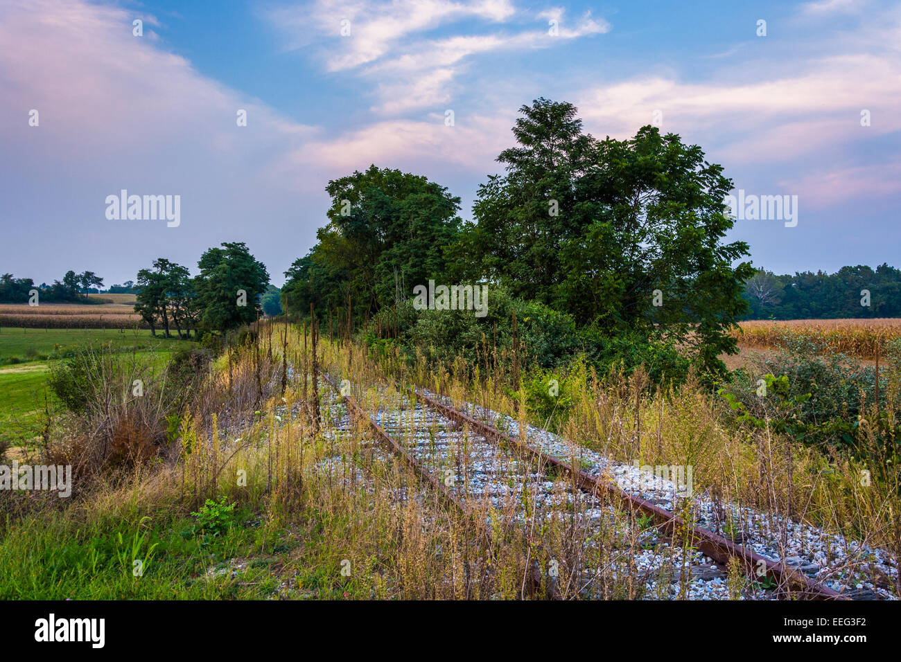 Railroad tracks in rural York County, Pennsylvania Stock Photo - Alamy