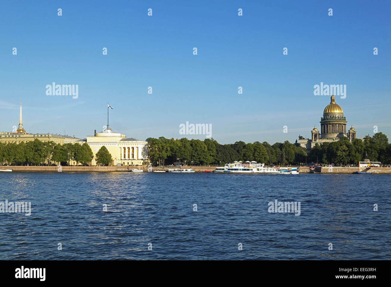russland-st-petersburg-newa-ufer-isaakskathedrale-admiralitaet