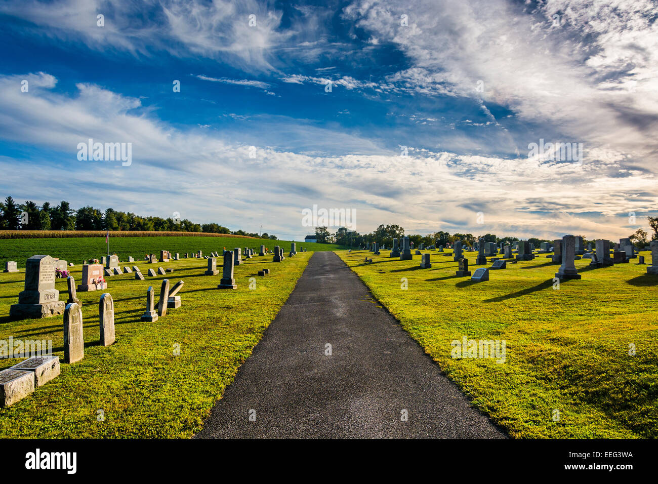 Cemetary road hi-res stock photography and images - Alamy