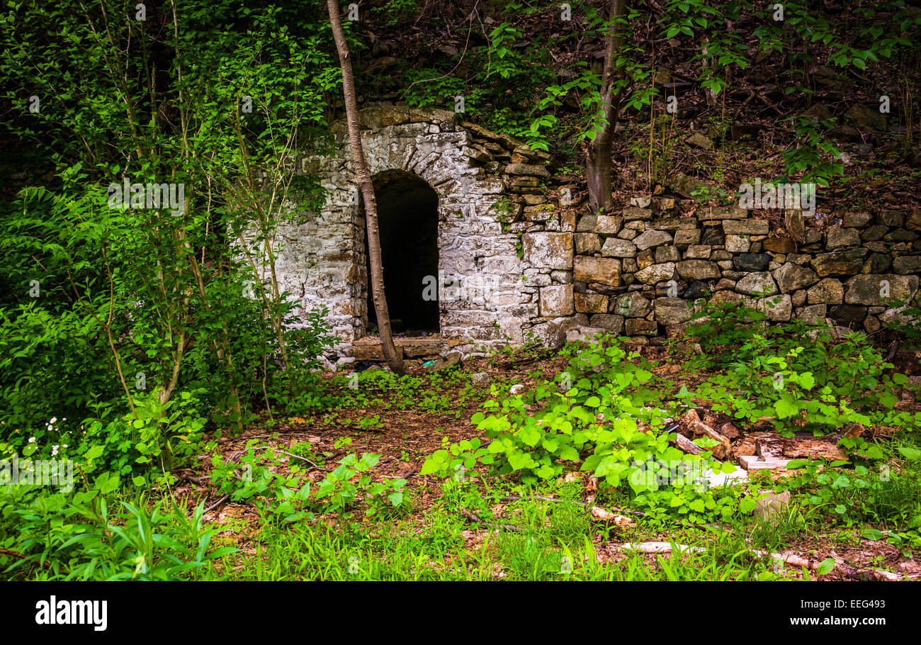 Ruins of an old house near Reading, Pennsylvania Stock Photo - Alamy