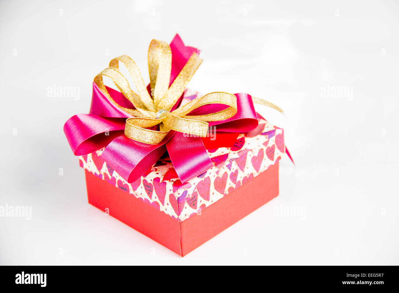 Gold gift box with ribbon and bow isolated on white background Stock ...