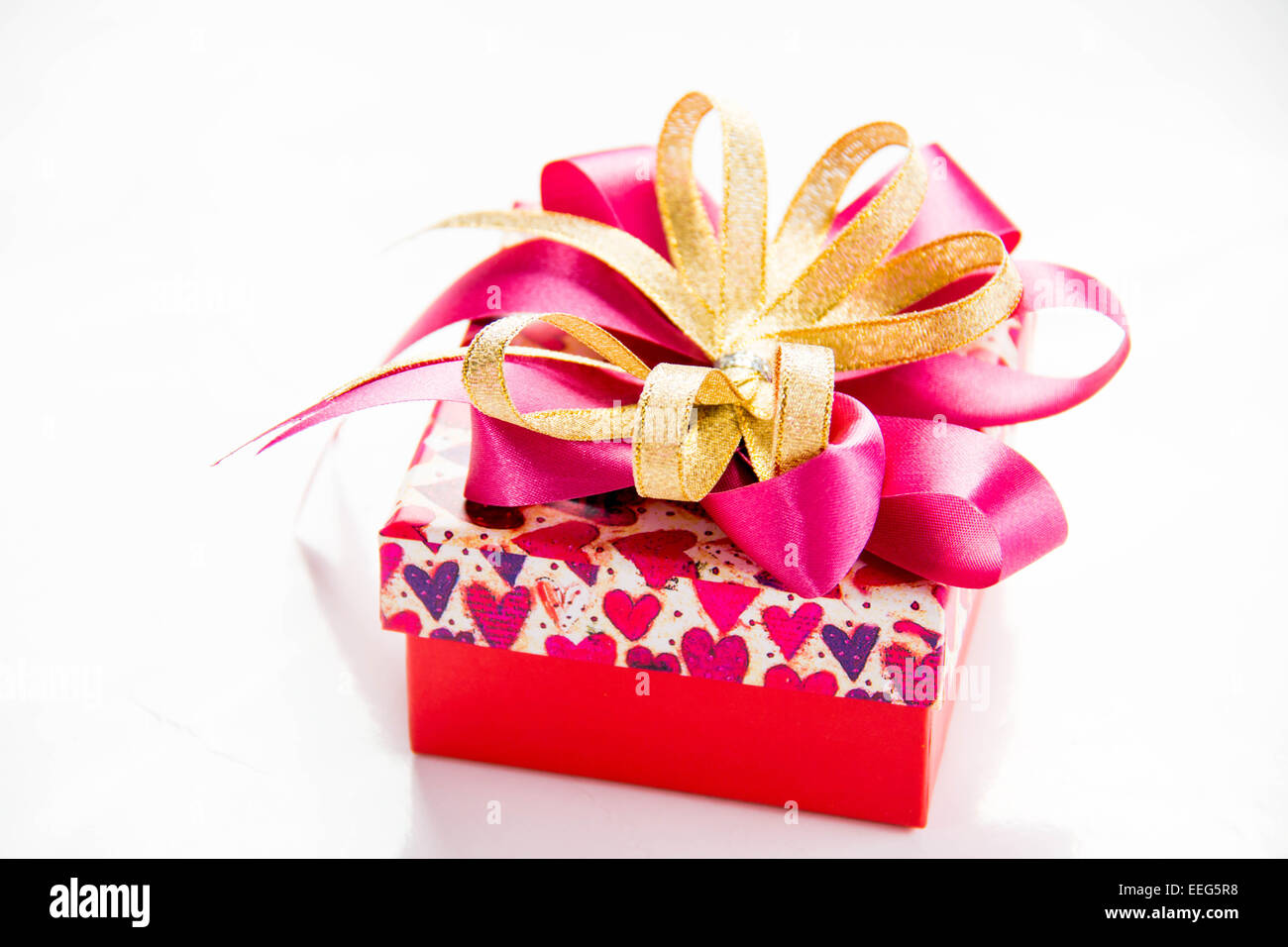 Gold gift box with ribbon and bow isolated on white background Stock ...
