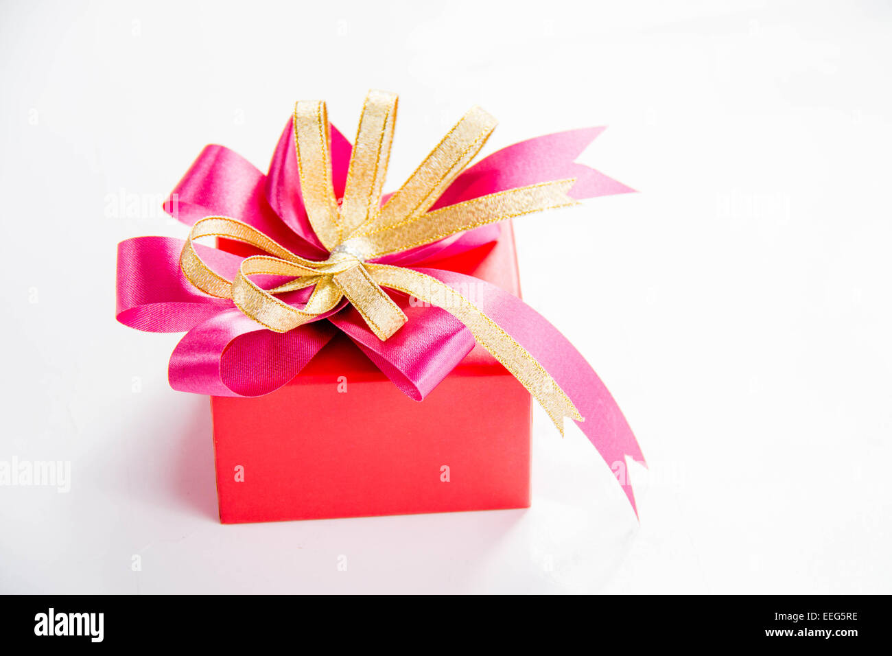 Gold gift box with ribbon and bow isolated on white background Stock ...
