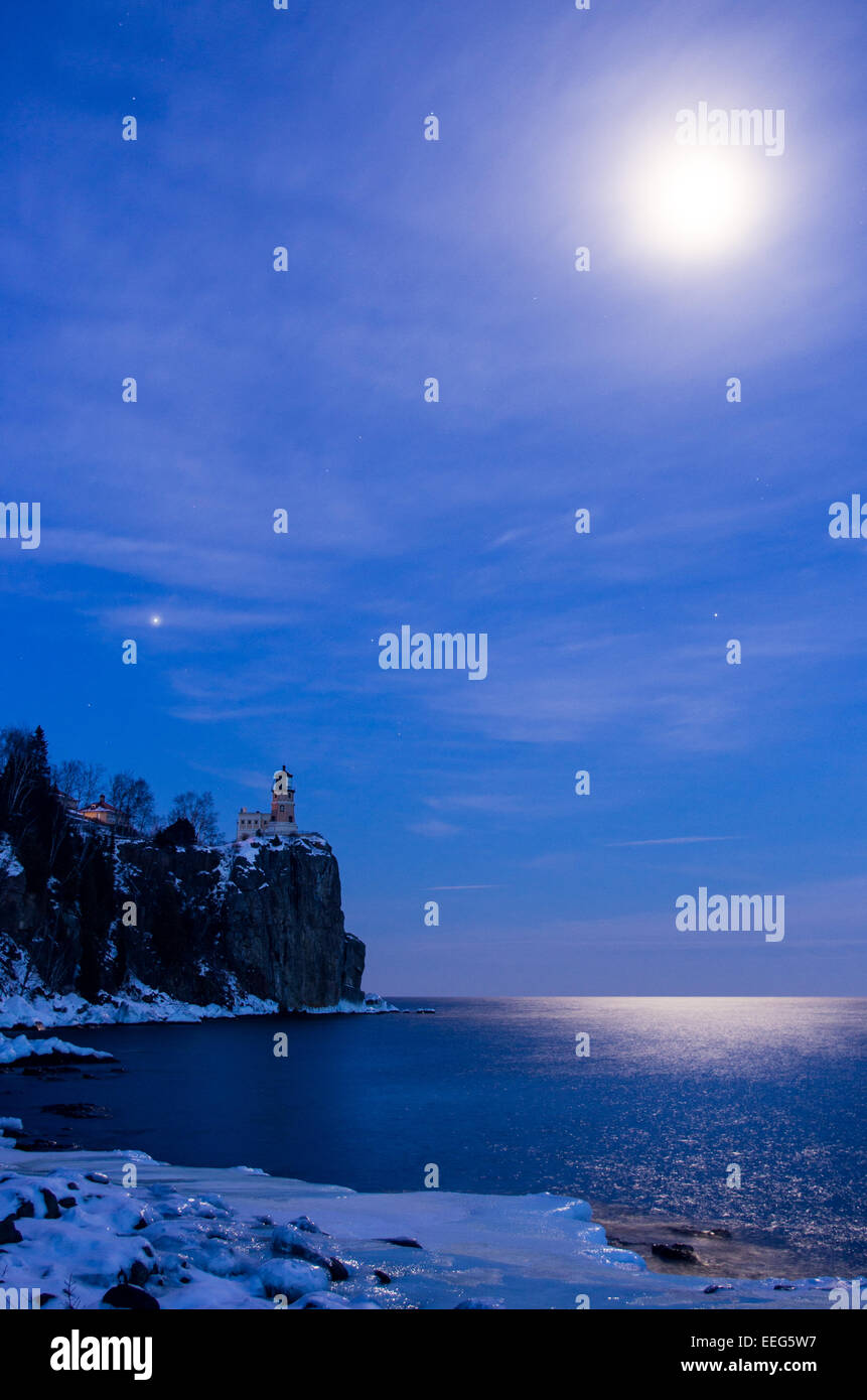 Split Rock Lighthouse glows under the moon on the shore of Lake ...
