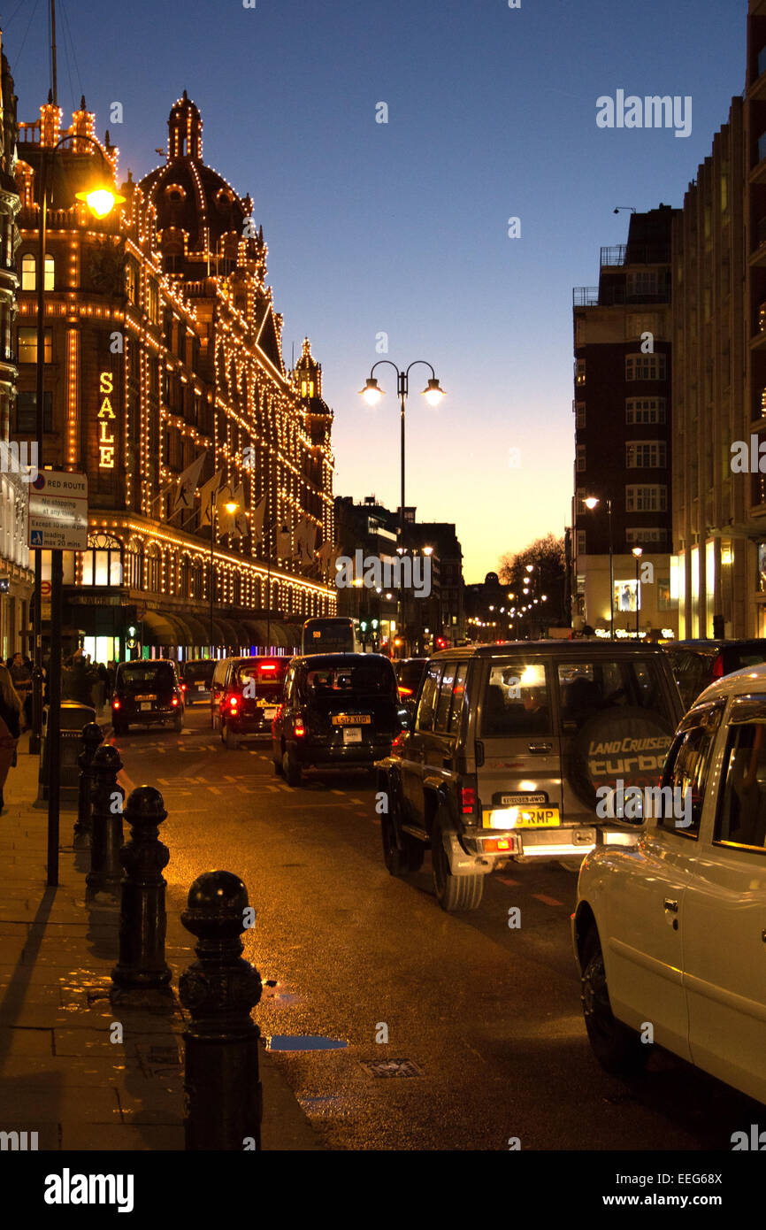 Harrods at night hi-res stock photography and images - Alamy