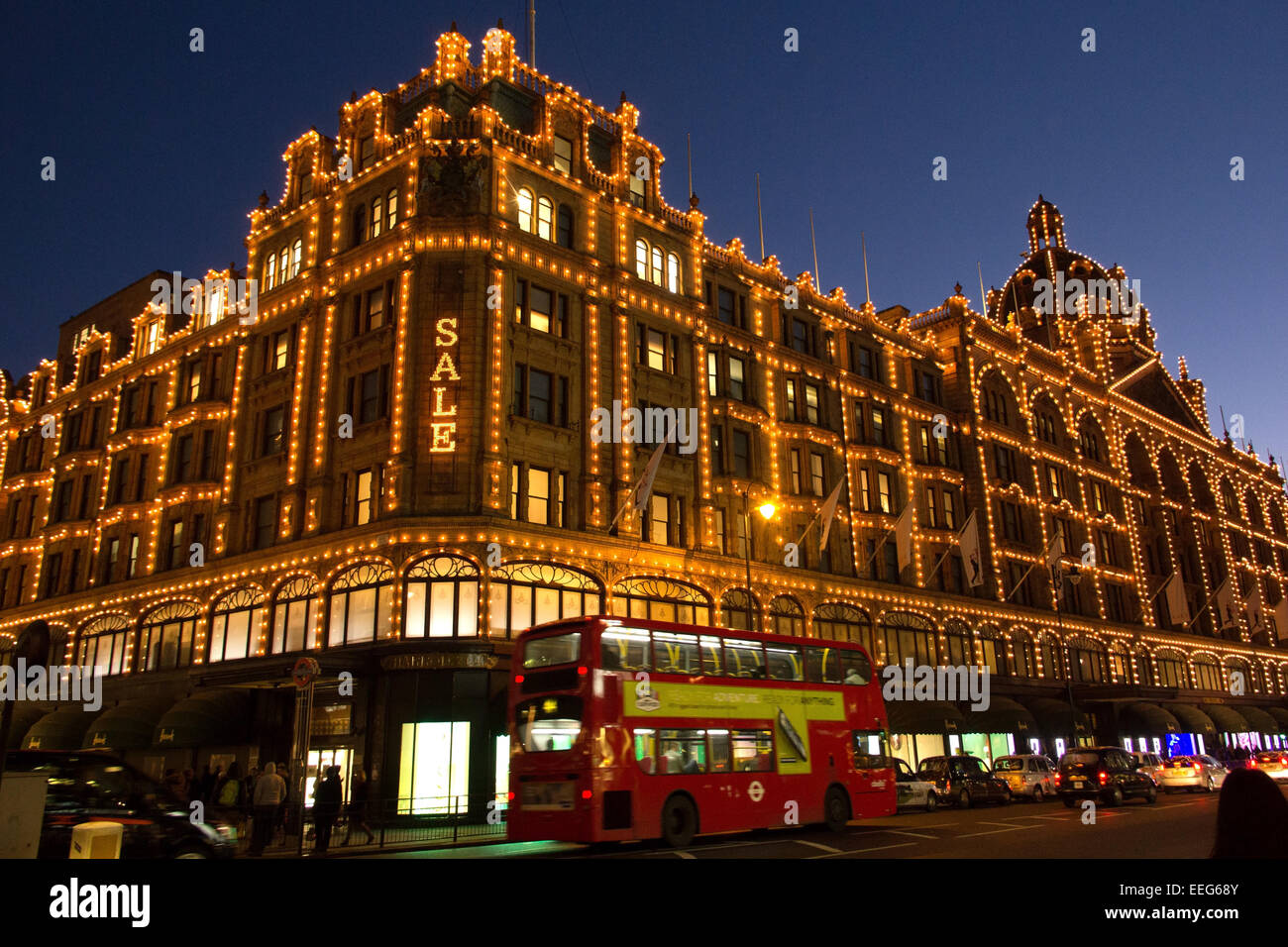 London department store harrods hi-res stock photography and images - Alamy