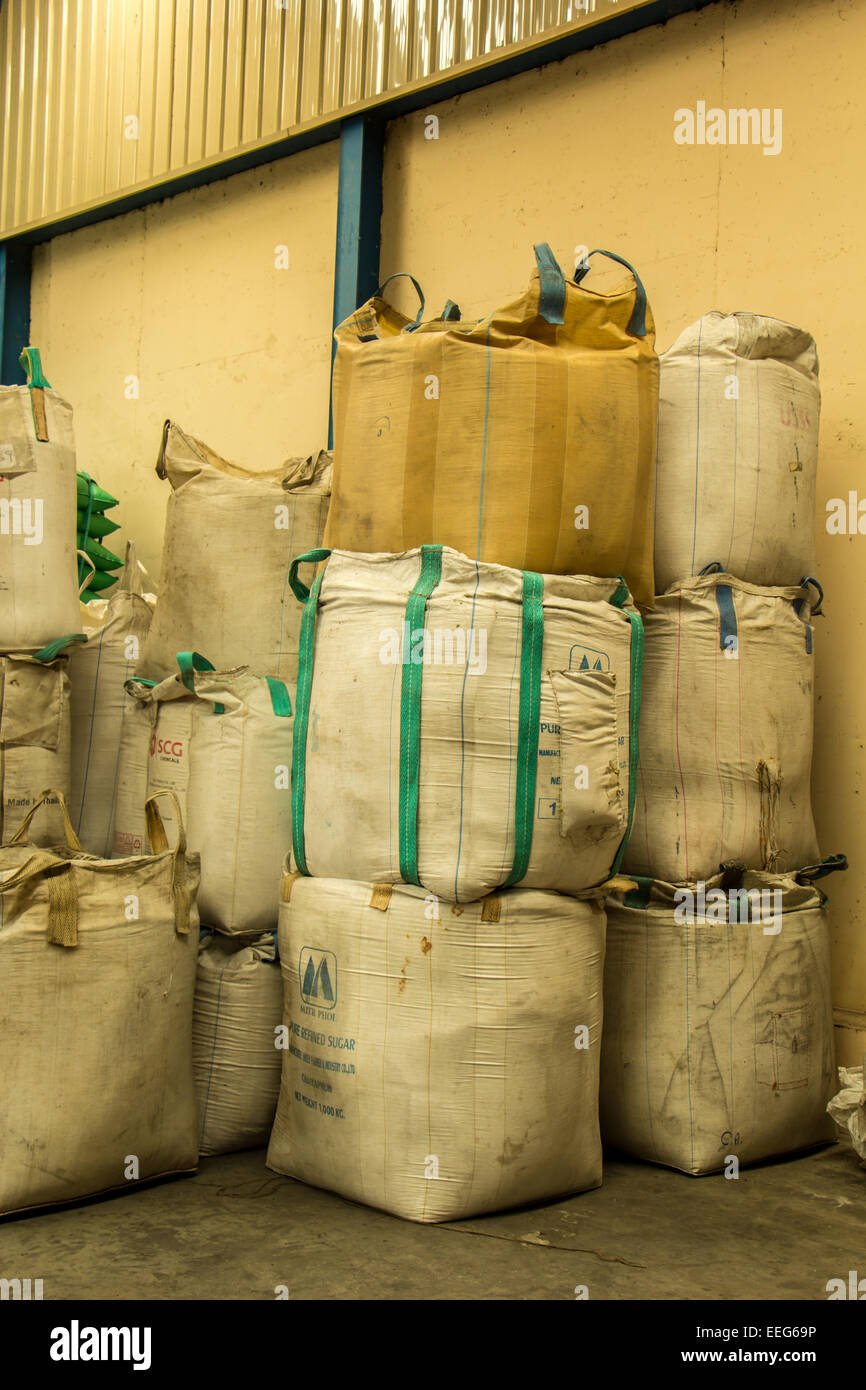 group; heap; heavy; industrial; junkyard; landfill; large; levy; messy ...