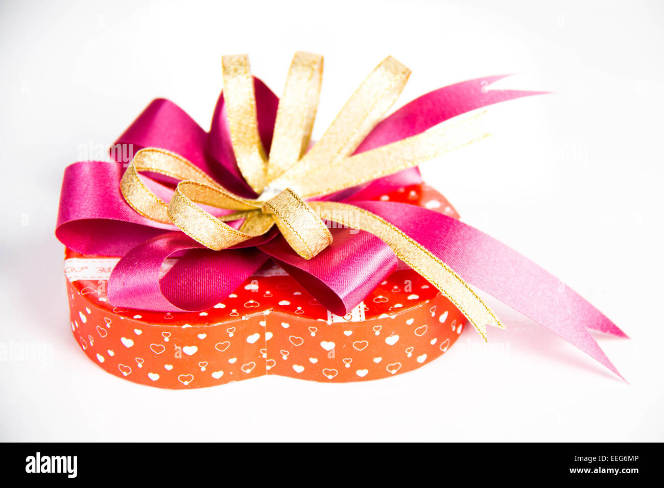 Gold gift box with ribbon and bow isolated on white background Stock ...