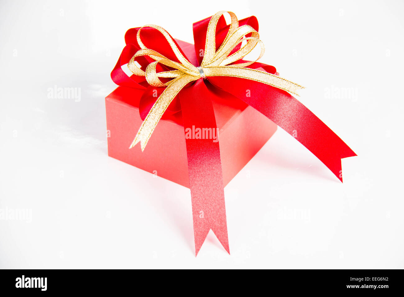Gold gift box with ribbon and bow isolated on white background Stock ...