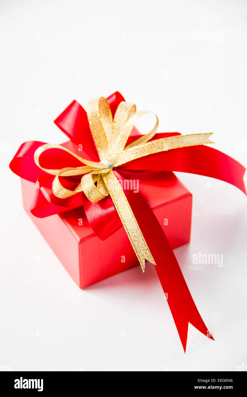 Gold gift box with ribbon and bow isolated on white background Stock ...