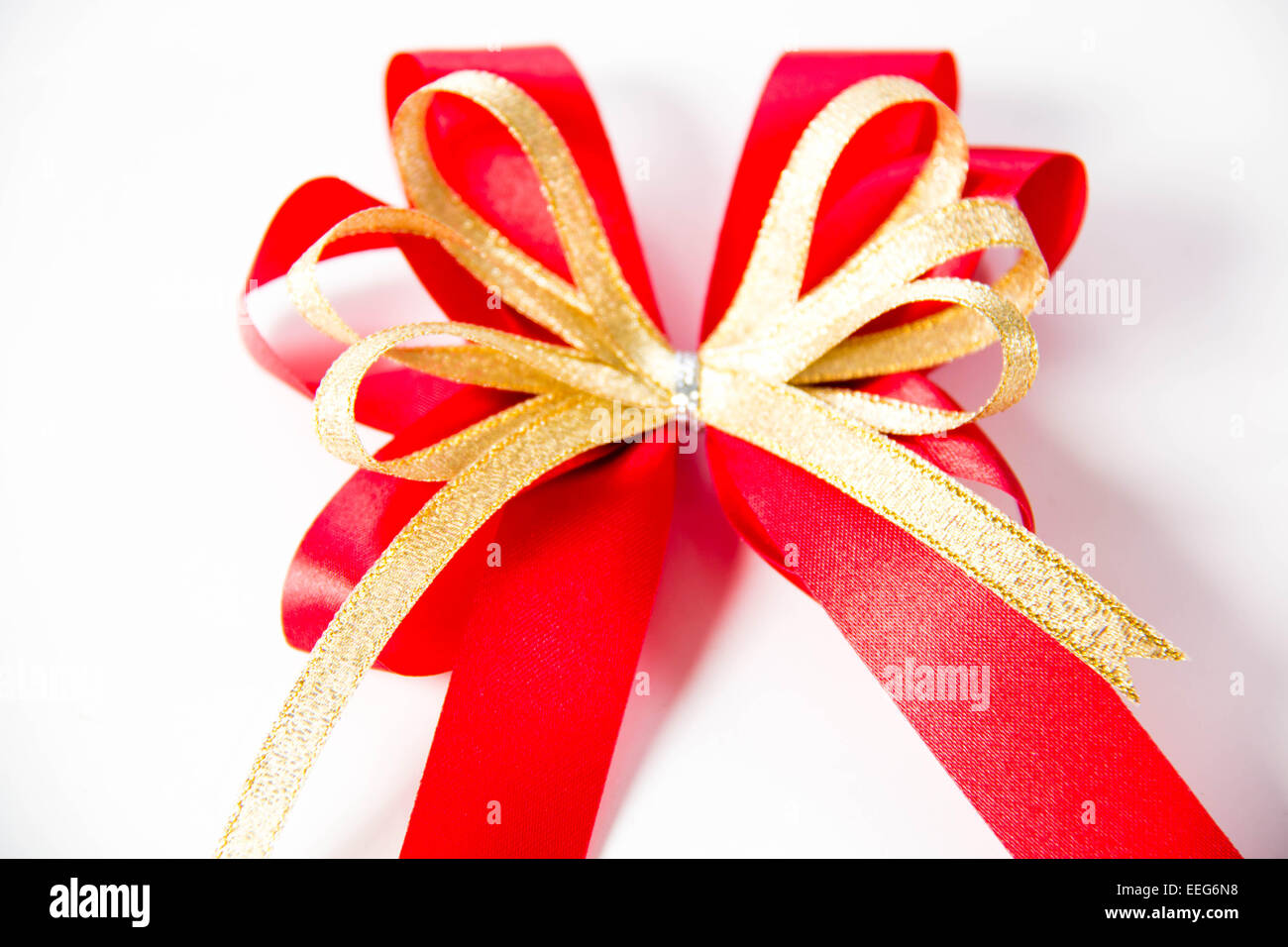red ribbon with bow isolated on white Stock Photo - Alamy