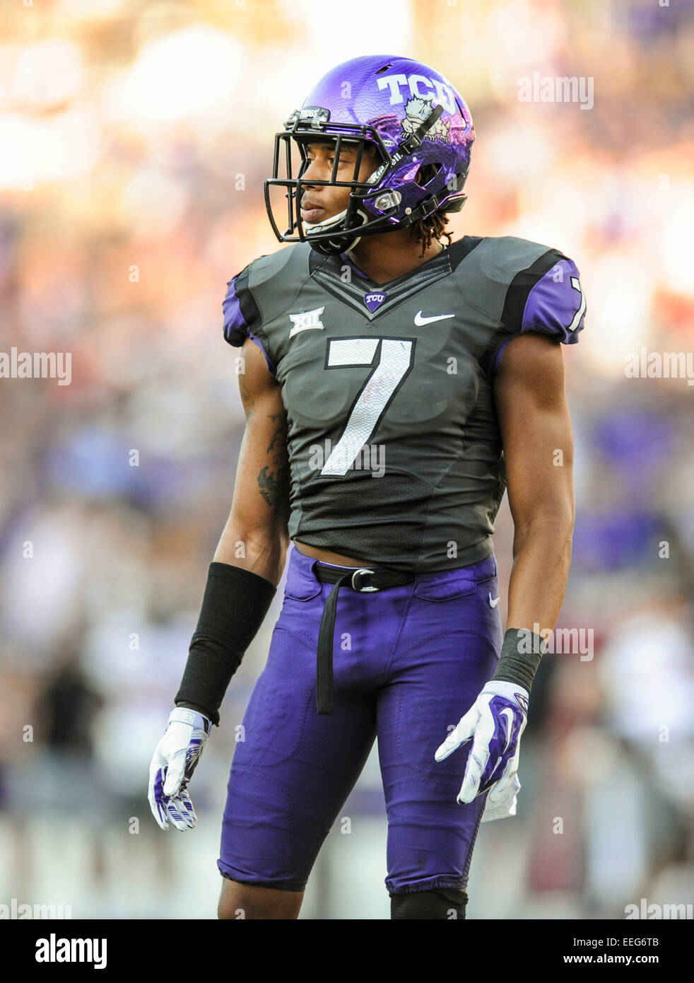 TCU Horned Frogs receiver Kolby Listenbee (7) looks for the signal from ...