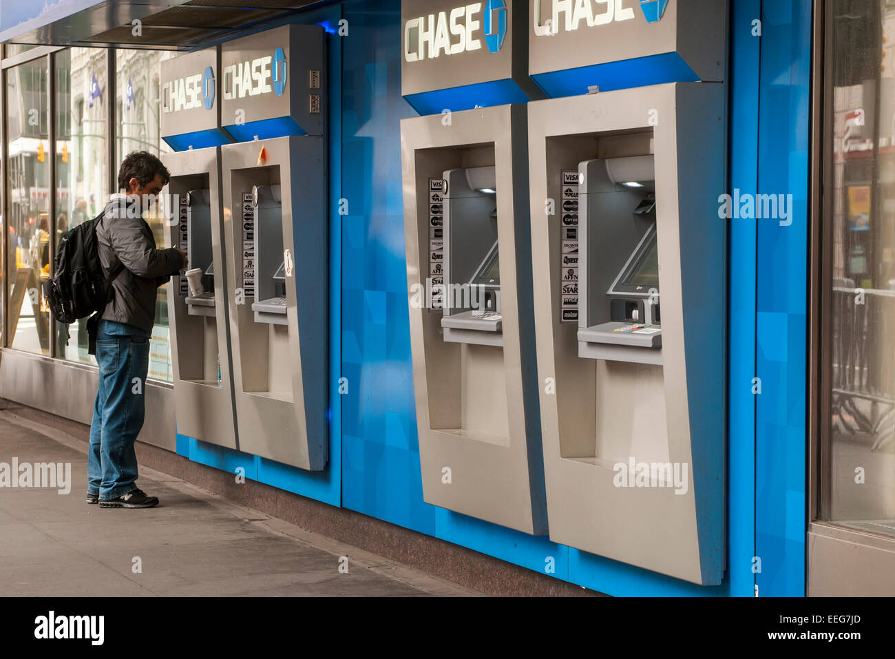 New York, NY - 4 April 2009 Man usiing a JP Morgan Chase ATM machine in ...