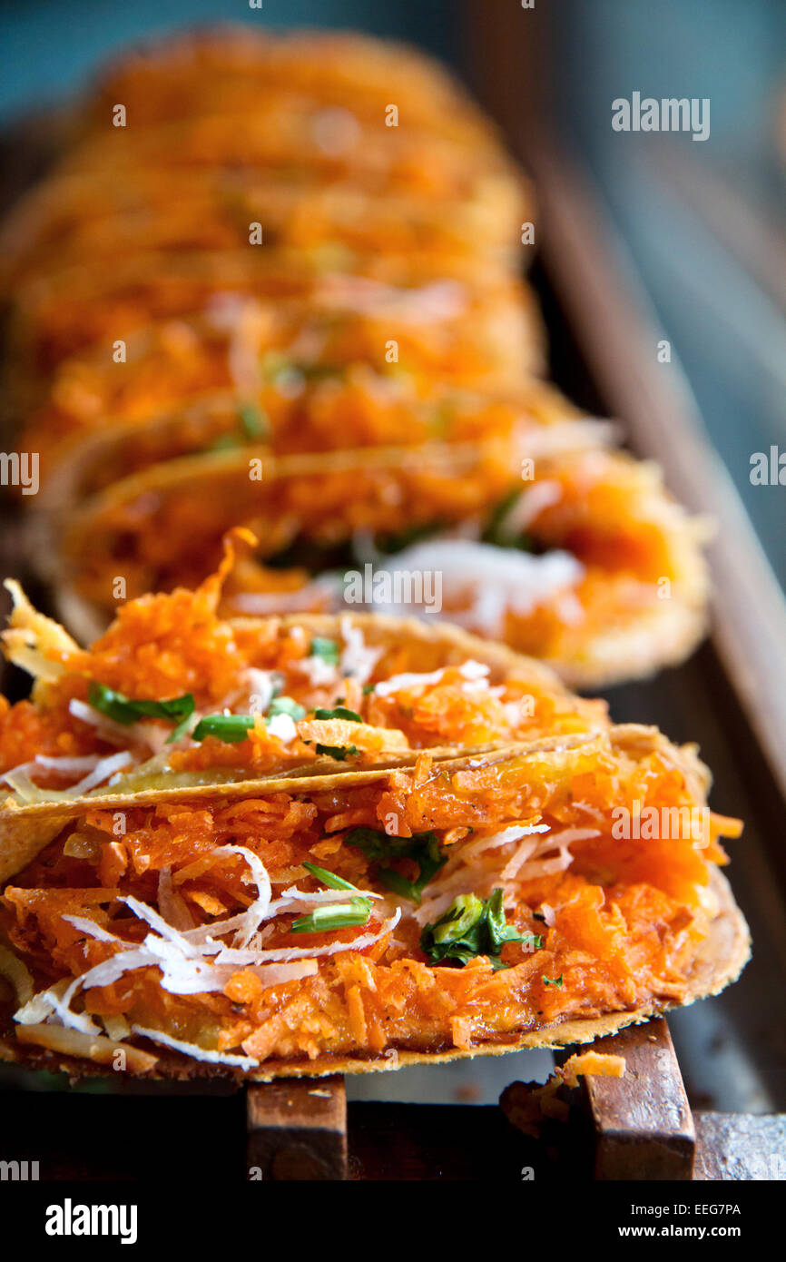 Khanom bueang, kind of Thai sweetmeat Stock Photo - Alamy