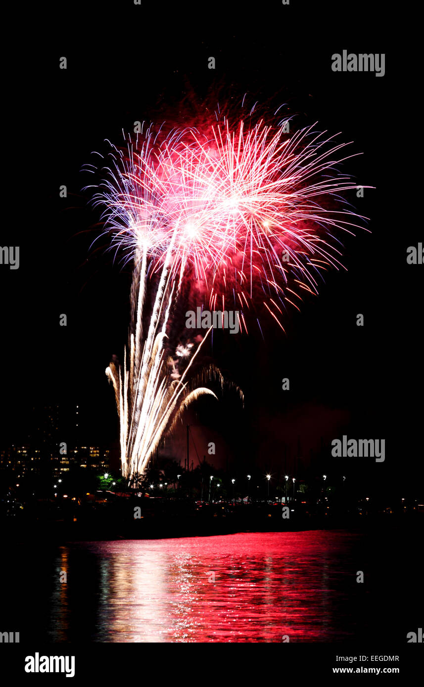 Honolulu, Hawaii, USA. 26th Dec, 2014. Beautiful fireworks display over ...