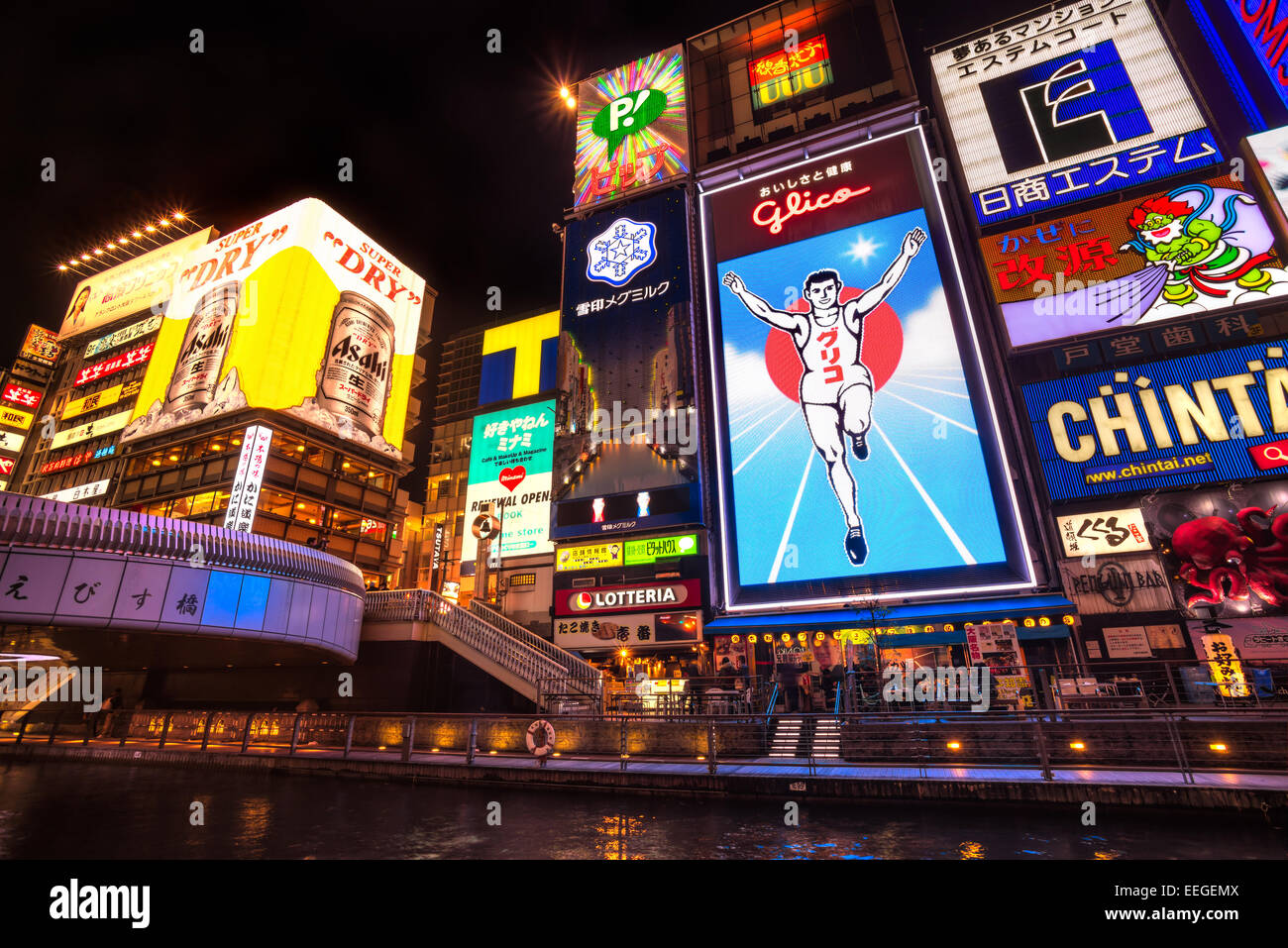 OSAKA, JAPAN - NOVEMBER 24: The Glico Man light billboard and other ...
