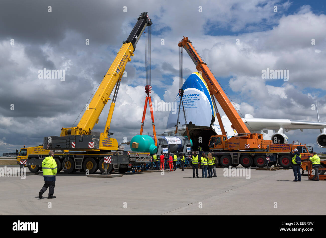 Db schenker air hi-res stock photography and images - Alamy