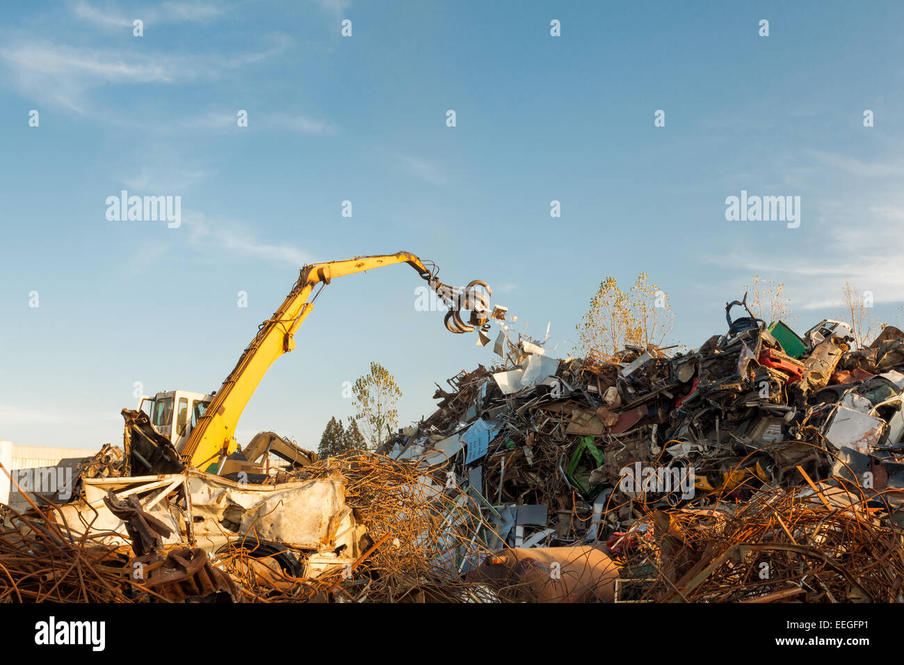 Mechanical crane grab scrap metal hi-res stock photography and images ...