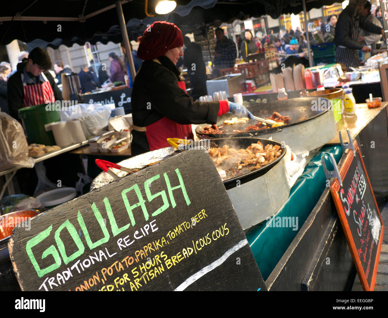 ALFRESCO DINING LONDON Hot fast food on sale at Covent Garden winter ...