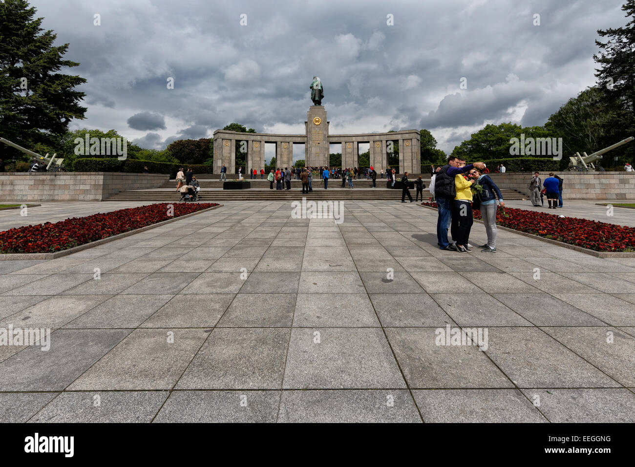 Berlin, Germany, wreath-laying ceremony at the Soviet War Memorial in ...