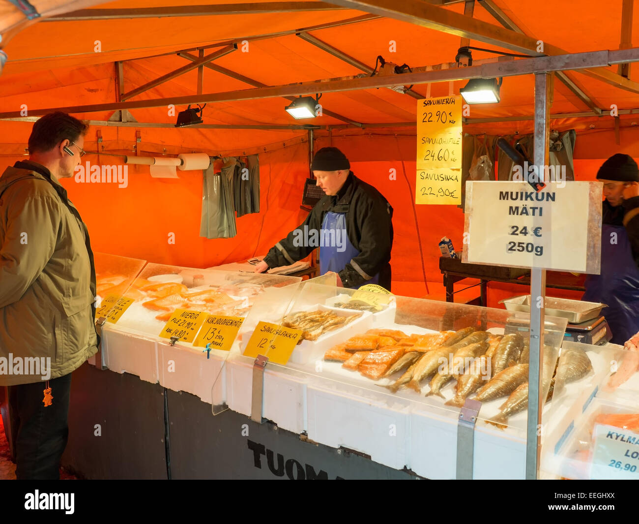 Fishmonger stall in a fresh market hi-res stock photography and images ...