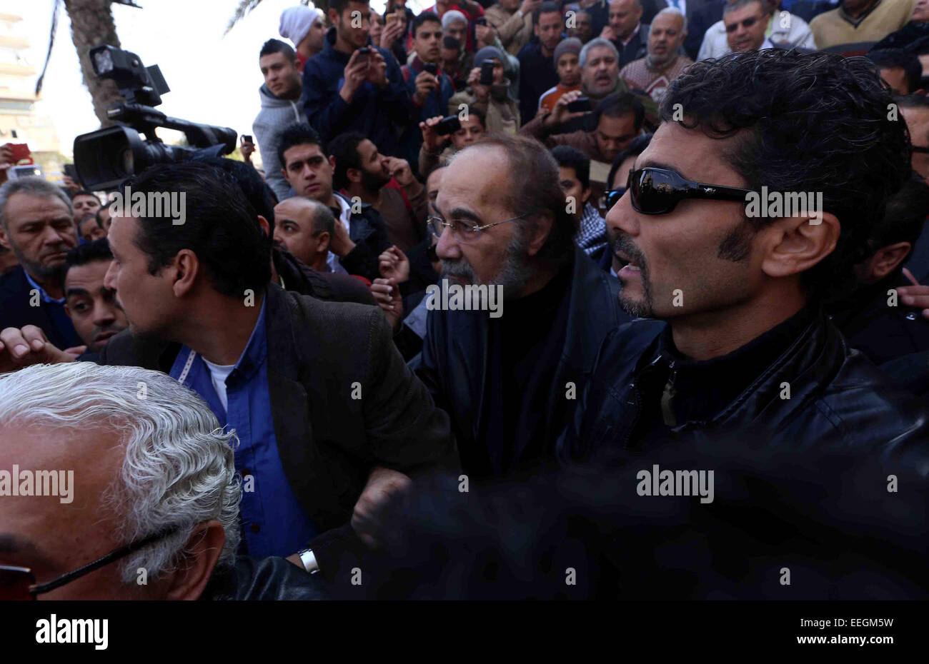 Cairo, Egypt. 16th Jan, 2015. Egyptian actor Mahmoud Yassin (C ...