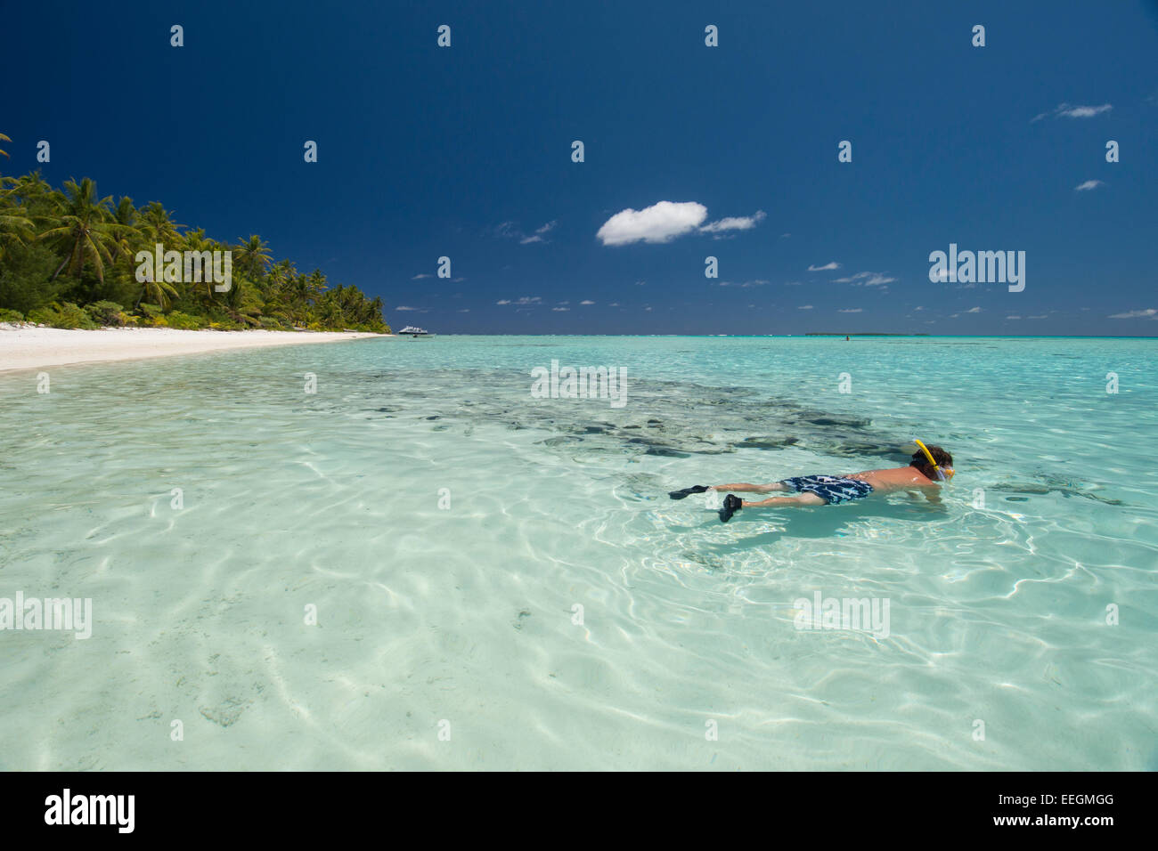 Cook islands man not portrait hi-res stock photography and images - Alamy
