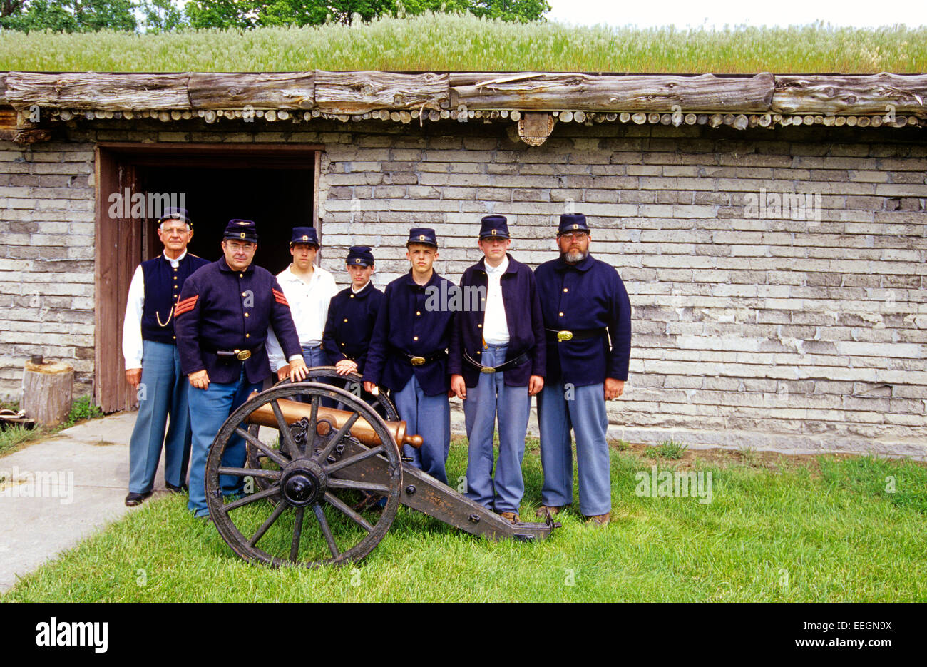 Men in military uniform hi-res stock photography and images - Alamy