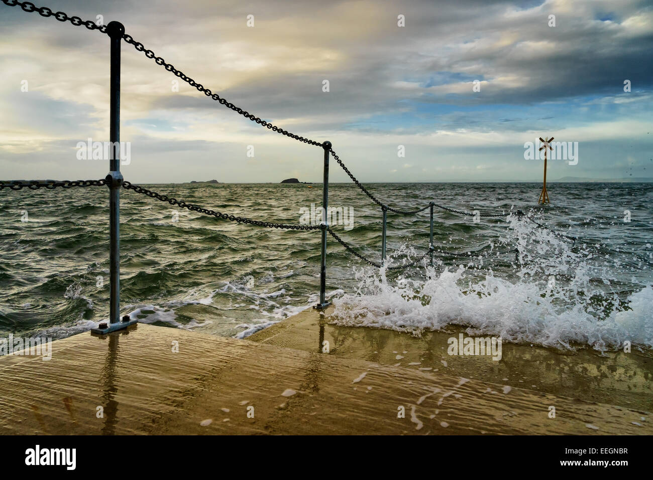 Wave crashing over pier hi-res stock photography and images - Alamy