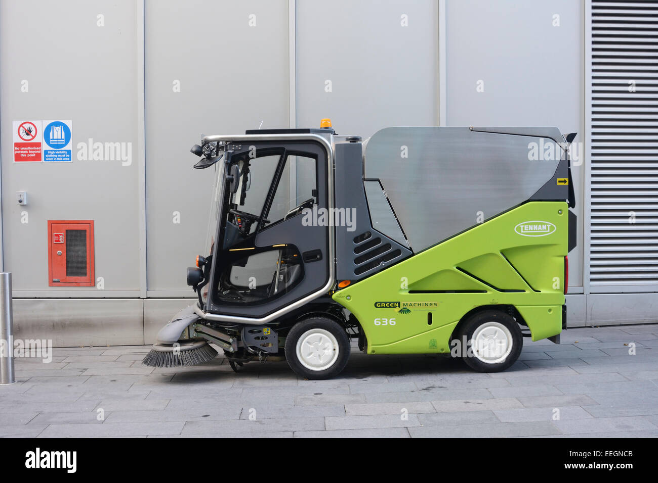 Green machine street cleaner hi-res stock photography and images - Alamy