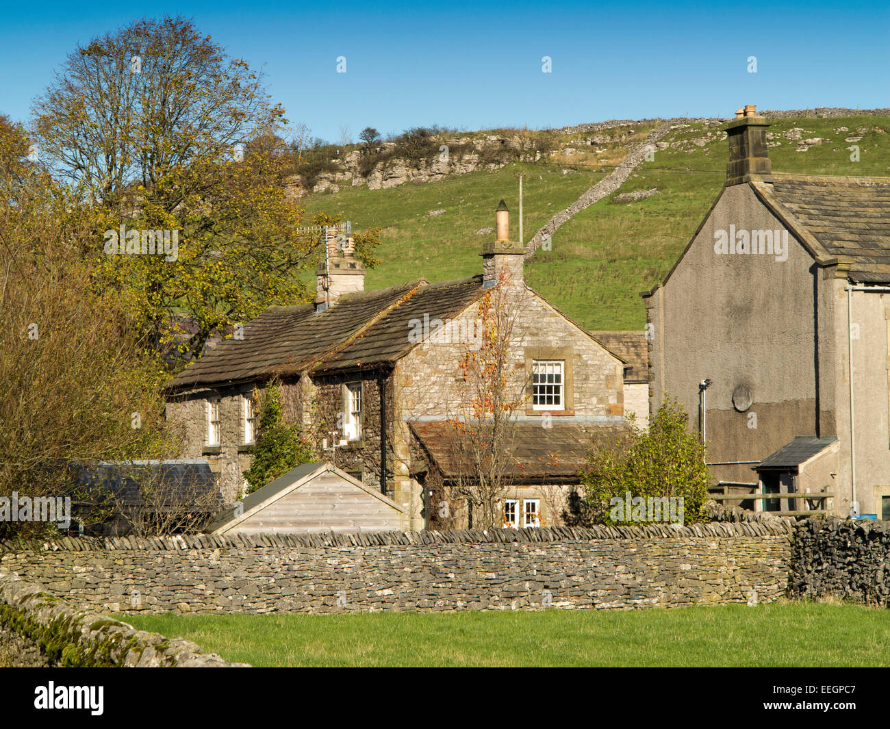 Stone farm houses hi-res stock photography and images - Alamy
