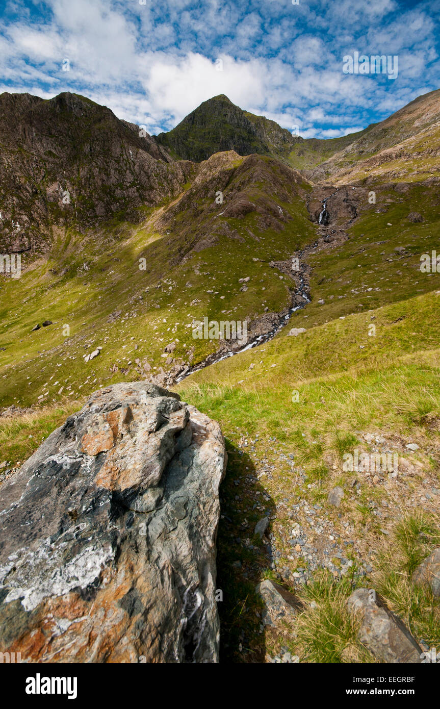 The pointed peak of Snowdon viewed from the Miners Track, Snowdonia ...