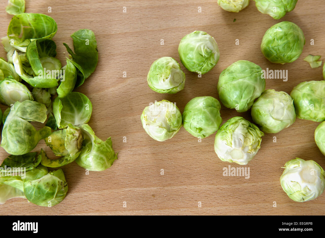 Brussels sprouts on chopping board hi-res stock photography and images ...