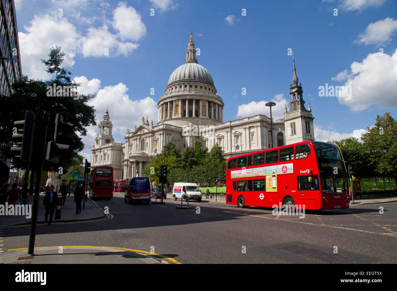 London transport lt bus hi-res stock photography and images - Alamy