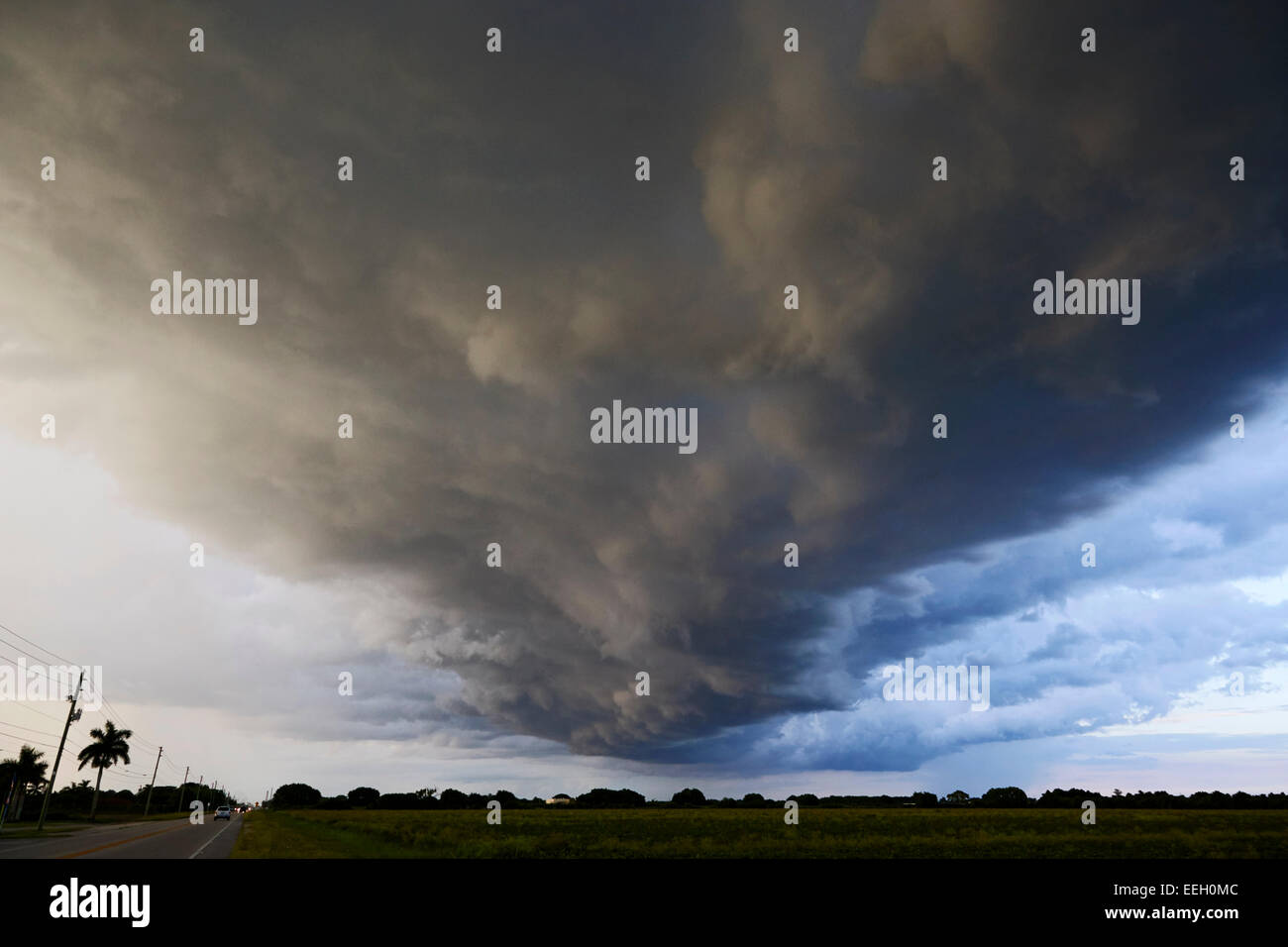 Arcus cloud shelf cloud formation hi-res stock photography and images ...