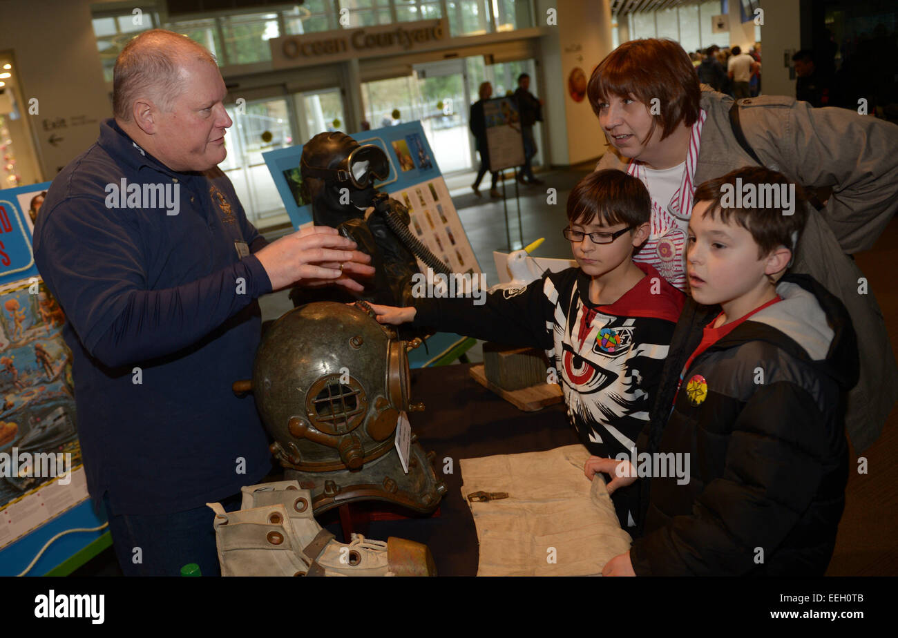 Vancouver. 18th Jan, 2015. Visitors watch heritage hard hat diving ...