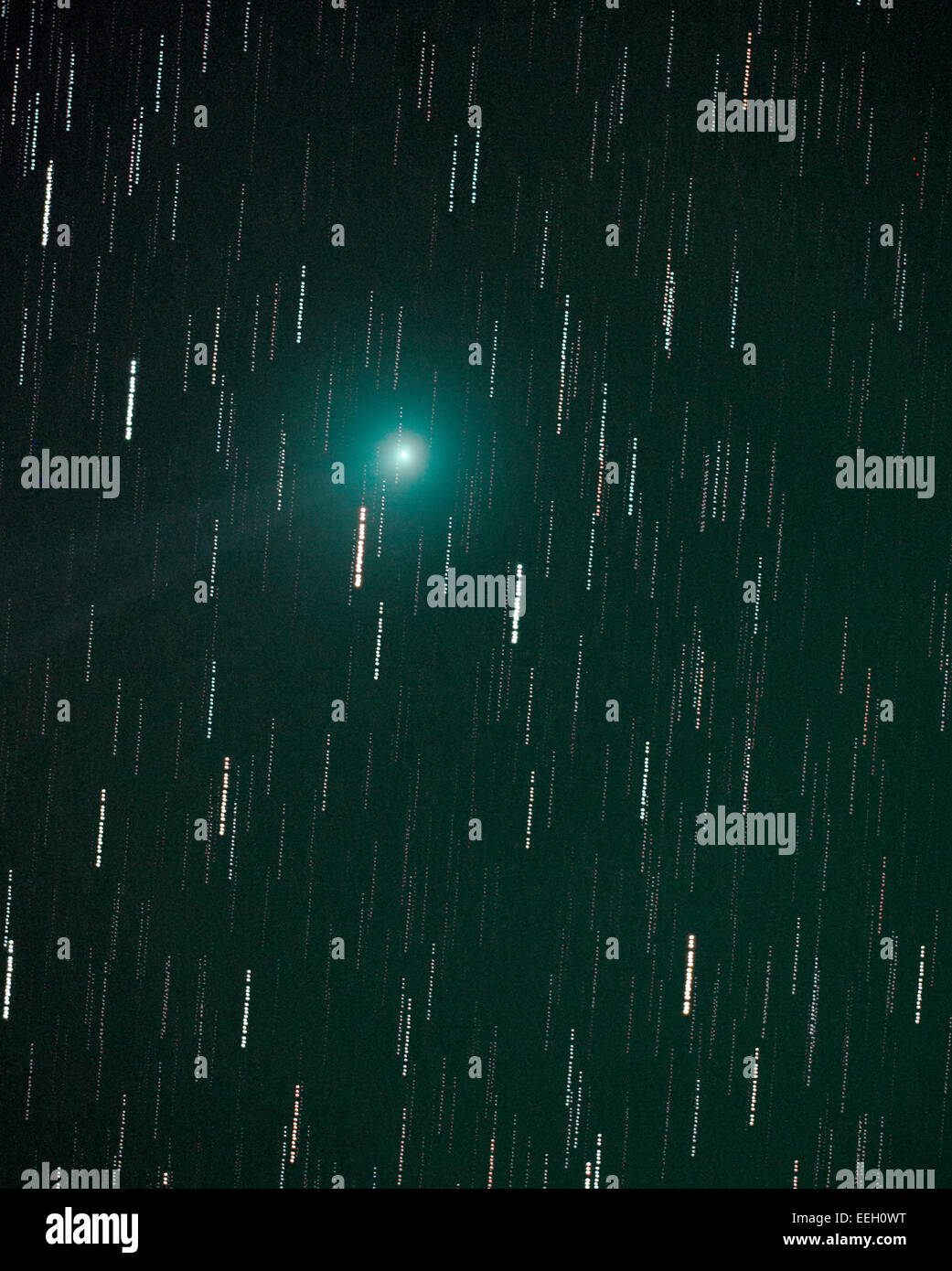 SW London, UK. 18th January, 2015. Comet Lovejoy nucleus streams out a ...